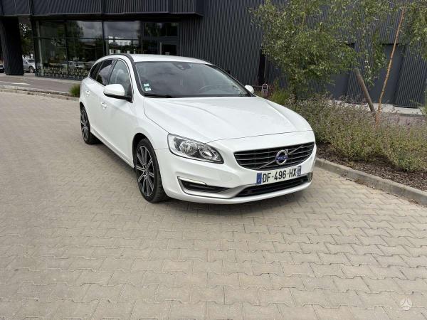 Balts Volvo V60 2015 Kauņa, ar dzinēja tilpumu 1.97 L un nobraukumu 230 tūkst. km par 6500 €, foto 1 vietnē AUTOMOTO.COM.LV