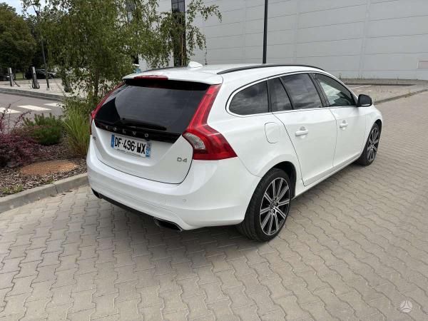 Balts Volvo V60 2015 Kauņa, ar dzinēja tilpumu 1.97 L un nobraukumu 230 tūkst. km par 6500 €, foto 4 vietnē AUTOMOTO.COM.LV