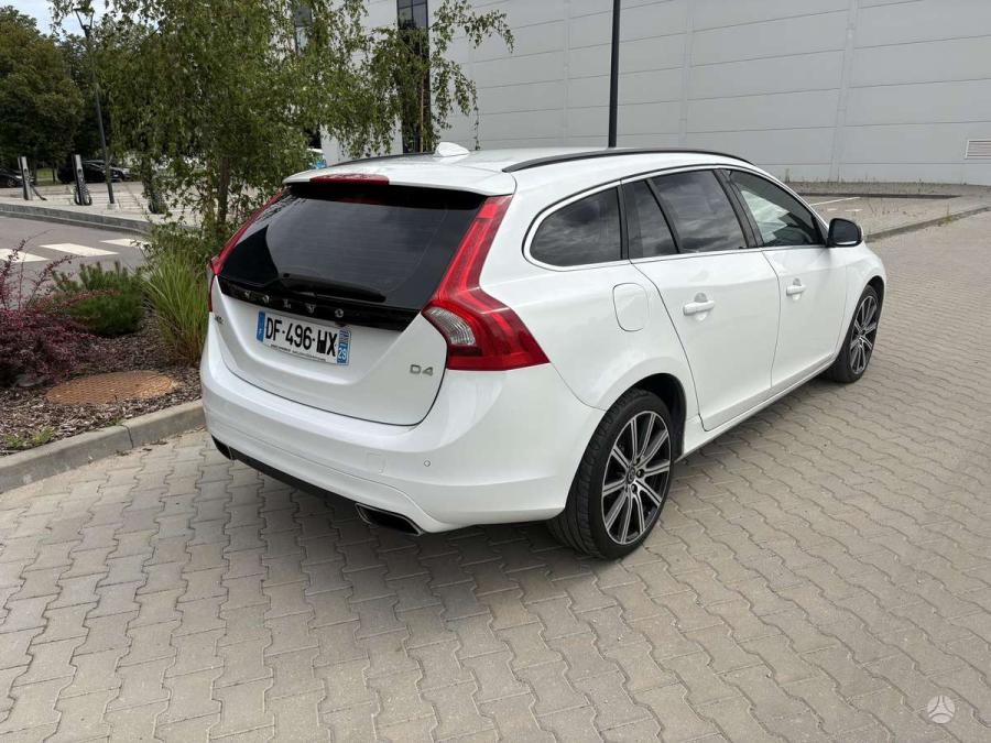 Balts Volvo V60 2015 Kauņa, ar dzinēja tilpumu 1.97 L un nobraukumu 230 tūkst. km par 6500 €, foto 5 vietnē AUTOMOTO.COM.LV