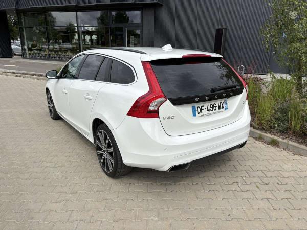 Balts Volvo V60 2015 Kauņa, ar dzinēja tilpumu 1.97 L un nobraukumu 230 tūkst. km par 6500 €, foto 5 vietnē AUTOMOTO.COM.LV