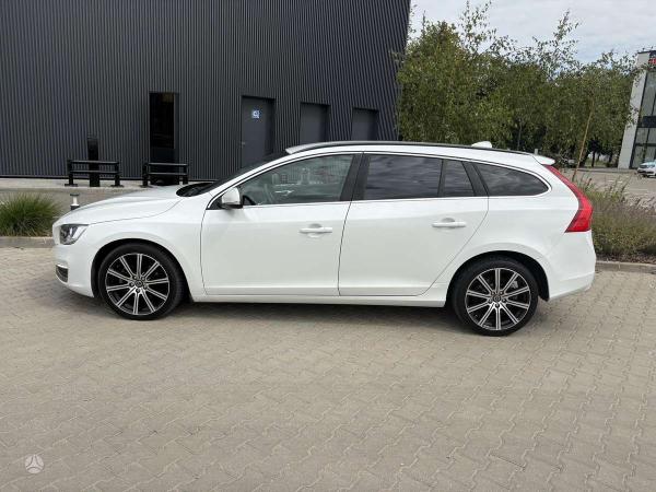 Balts Volvo V60 2015 Kauņa, ar dzinēja tilpumu 1.97 L un nobraukumu 230 tūkst. km par 6500 €, foto 6 vietnē AUTOMOTO.COM.LV