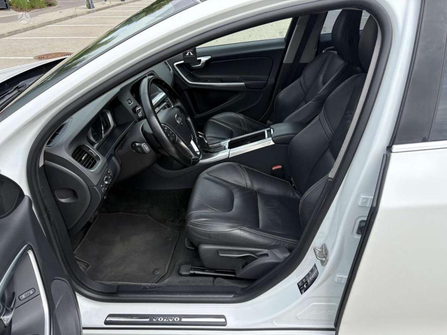 Balts Volvo V60 2015 Kauņa, ar dzinēja tilpumu 1.97 L un nobraukumu 230 tūkst. km par 6500 €, foto 11 vietnē AUTOMOTO.COM.LV