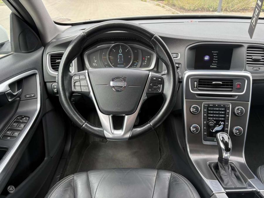 Balts Volvo V60 2015 Kauņa, ar dzinēja tilpumu 1.97 L un nobraukumu 230 tūkst. km par 6500 €, foto 13 vietnē AUTOMOTO.COM.LV