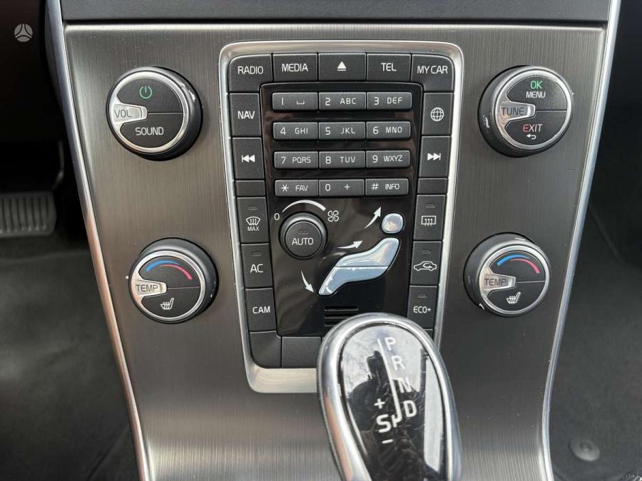 Balts Volvo V60 2015 Kauņa, ar dzinēja tilpumu 1.97 L un nobraukumu 230 tūkst. km par 6500 €, foto 16 vietnē AUTOMOTO.COM.LV