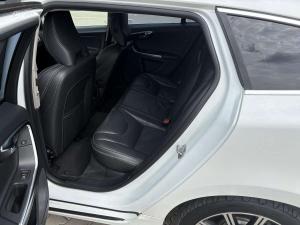 Balts Volvo V60 2015 Kauņa, ar dzinēja tilpumu 1.97 L un nobraukumu 230 tūkst. km par 6500 €, foto 17 vietnē AUTOMOTO.COM.LV
