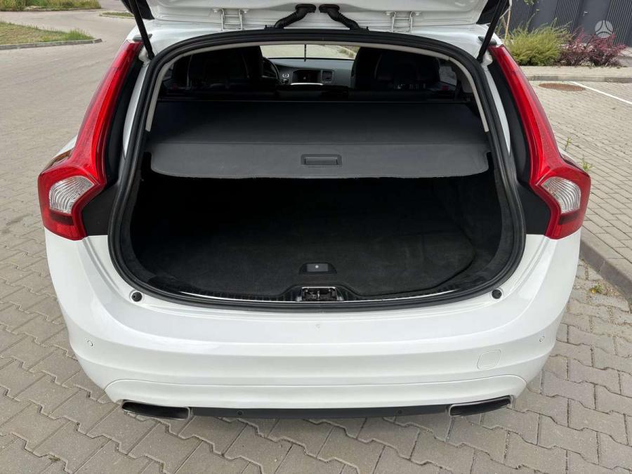 Balts Volvo V60 2015 Kauņa, ar dzinēja tilpumu 1.97 L un nobraukumu 230 tūkst. km par 6500 €, foto 18 vietnē AUTOMOTO.COM.LV