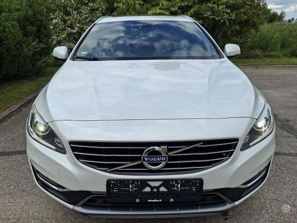 Balts Volvo V60 2015 Ukmergė, ar dzinēja tilpumu 2.40 L un nobraukumu 243 tūkst. km par 6500 €, foto 2 vietnē AUTOMOTO.COM.LV
