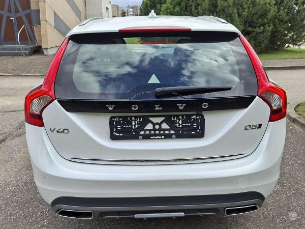 Balts Volvo V60 2015 Ukmergė, ar dzinēja tilpumu 2.40 L un nobraukumu 243 tūkst. km par 6500 €, foto 4 vietnē AUTOMOTO.COM.LV