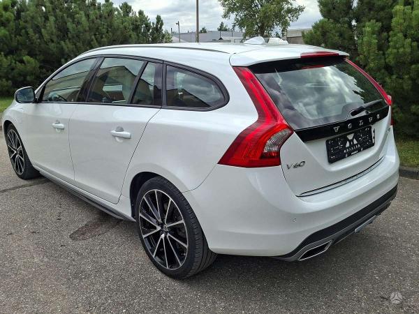 Balts Volvo V60 2015 Ukmergė, ar dzinēja tilpumu 2.40 L un nobraukumu 243 tūkst. km par 6500 €, foto 5 vietnē AUTOMOTO.COM.LV