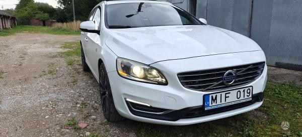 Белый Вольво B60 2015 в Паневежис, объемом двигателя 1.97 л и пробегом 360 тыс. км за 8999 €, фото 3 на AUTOMOTO.COM.LV