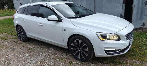 Белый Вольво B60 2015 в Паневежис, объемом двигателя 1.97 л и пробегом 360 тыс. км за 8999 €, фото 4 на AUTOMOTO.COM.LV
