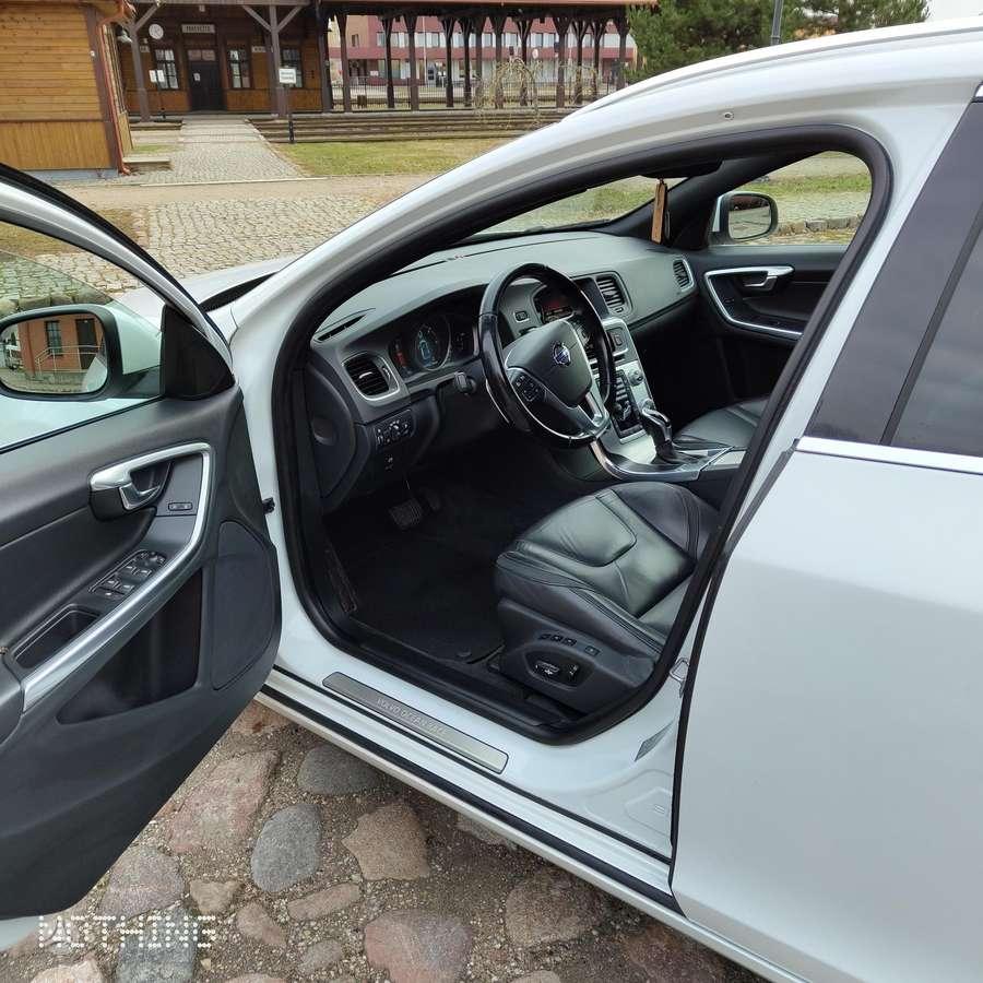 Белый Вольво B60 2015 в Паневежис, объемом двигателя 1.97 л и пробегом 360 тыс. км за 8999 €, фото 14 на AUTOMOTO.COM.LV