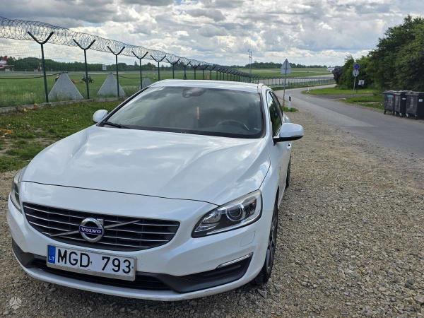 White Volvo V60 2015 in Vilnius, with an engine capacity of 1.97 L and mileage of 250 thousand km for 7000 €, photo 1 on AUTOMOTO.COM.LV