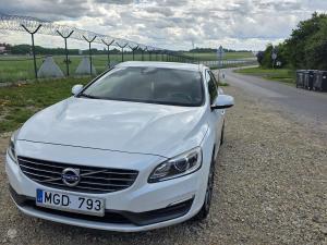 Белый Вольво B60 2015 в Вильнюс, объемом двигателя 1.97 л и пробегом 250 тыс. км за 7000 €, фото  на AUTOMOTO.COM.LV