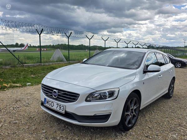 White Volvo V60 2015 in Vilnius, with an engine capacity of 1.97 L and mileage of 250 thousand km for 7000 €, photo 2 on AUTOMOTO.COM.LV