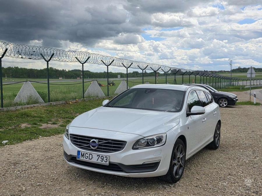 Белый Вольво B60 2015 в Вильнюс, объемом двигателя 1.97 л и пробегом 250 тыс. км за 7000 €, фото 8 на AUTOMOTO.COM.LV