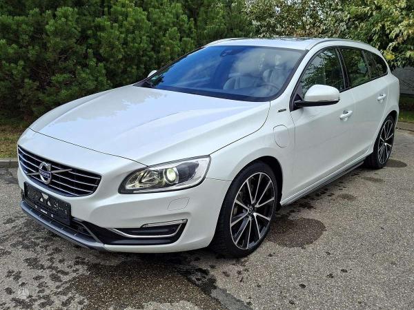 Balts Volvo V60 2015 Ukmergė, ar dzinēja tilpumu 2.40 L un nobraukumu 243 tūkst. km par 6250 €, foto 1 vietnē AUTOMOTO.COM.LV