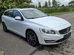 White Volvo V60 2015 in Ukmerge, with an engine capacity of 2.40 L and mileage of 243 thousand km for 6250 €, photo 3 on AUTOMOTO.COM.LV