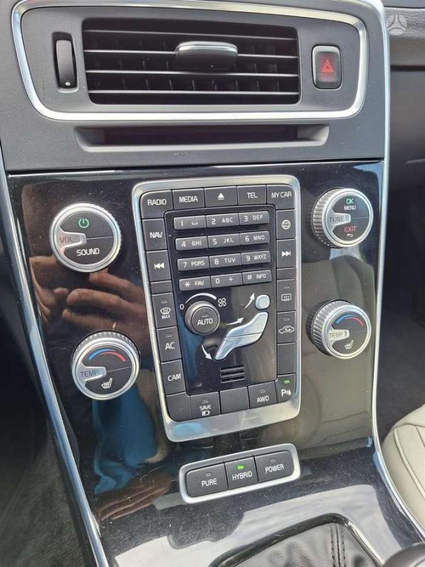 Balts Volvo V60 2015 Ukmergė, ar dzinēja tilpumu 2.40 L un nobraukumu 243 tūkst. km par 6250 €, foto 9 vietnē AUTOMOTO.COM.LV