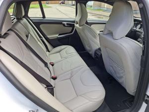 White Volvo V60 2015 in Ukmerge, with an engine capacity of 2.40 L and mileage of 243 thousand km for 6250 €, photo 14 on AUTOMOTO.COM.LV