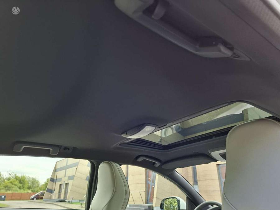 White Volvo V60 2015 in Ukmerge, with an engine capacity of 2.40 L and mileage of 243 thousand km for 6250 €, photo 16 on AUTOMOTO.COM.LV