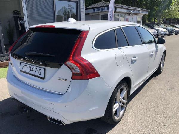 Balts Volvo V60 2015 Klaipėda, ar dzinēja tilpumu 2.40 L un nobraukumu 315 tūkst. km par 6750 €, foto 3 vietnē AUTOMOTO.COM.LV