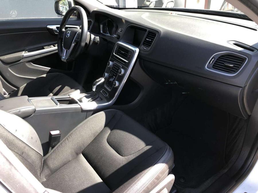 Balts Volvo V60 2015 Klaipėda, ar dzinēja tilpumu 2.40 L un nobraukumu 315 tūkst. km par 6750 €, foto 8 vietnē AUTOMOTO.COM.LV