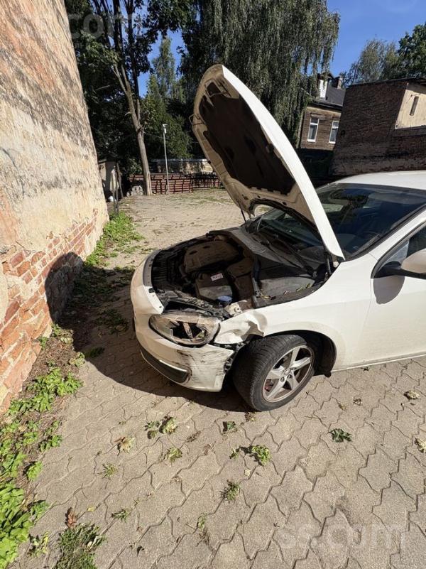 Белый Вольво B60 2015 в Рига, объемом двигателя 1.60 л и пробегом 300 тыс. км за 4500 €, фото 10 на AUTOMOTO.COM.LV