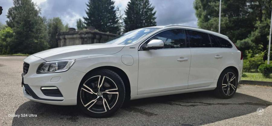 Белый Вольво B60 2015 в Казлу-Руда, объемом двигателя 2.40 л и пробегом 294 тыс. км за 6700 €, фото 3 на AUTOMOTO.COM.LV