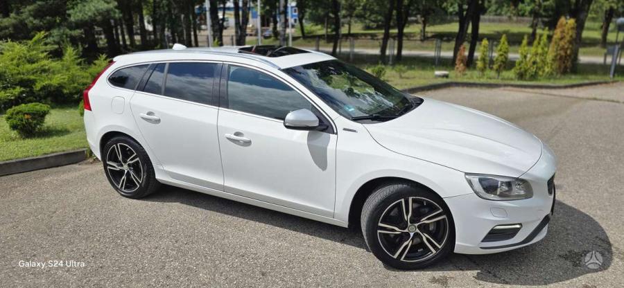 Белый Вольво B60 2015 в Казлу-Руда, объемом двигателя 2.40 л и пробегом 294 тыс. км за 6700 €, фото 9 на AUTOMOTO.COM.LV