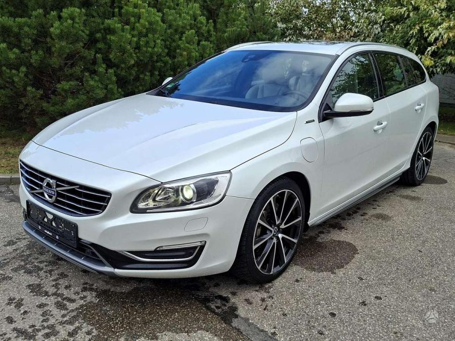 Balts Volvo V60 2015 Ukmergė, ar dzinēja tilpumu 2.40 L un nobraukumu 241 tūkst. km par 6000 €, foto 1 vietnē AUTOMOTO.COM.LV