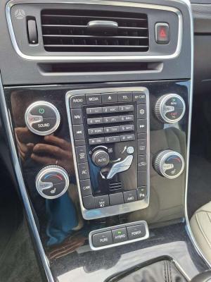 Balts Volvo V60 2015 Ukmergė, ar dzinēja tilpumu 2.40 L un nobraukumu 241 tūkst. km par 6000 €, foto 12 vietnē AUTOMOTO.COM.LV
