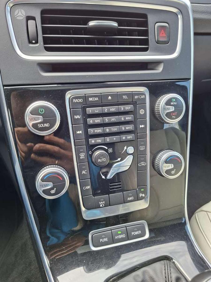 Balts Volvo V60 2015 Ukmergė, ar dzinēja tilpumu 2.40 L un nobraukumu 241 tūkst. km par 6000 €, foto 12 vietnē AUTOMOTO.COM.LV
