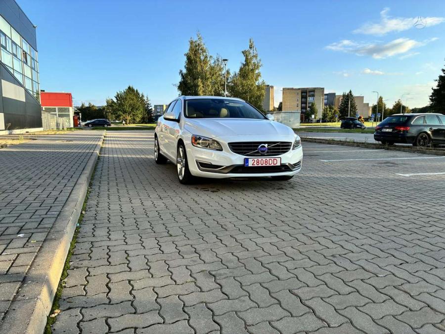 Белый Вольво B60 2015 в Купишкис, объемом двигателя 1.97 л и пробегом 274 тыс. км за 6200 €, фото 5 на AUTOMOTO.COM.LV