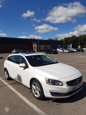 White Volvo V60 2015 in Kaunas, with an engine capacity of 2.50 L and mileage of 160 thousand km for 10500 €, photo  on AUTOMOTO.COM.LV