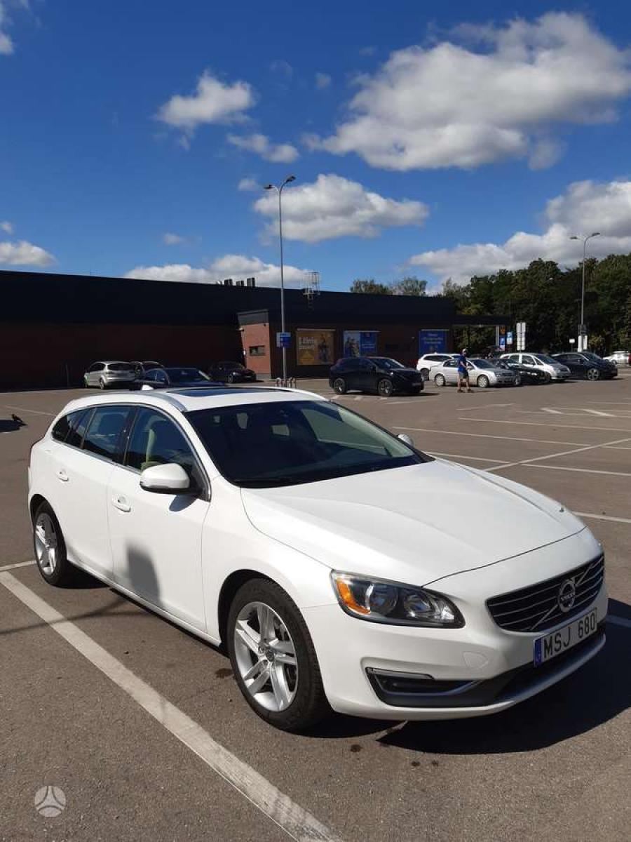 Balts Volvo V60 2015 Kauņa, ar dzinēja tilpumu 2.50 L un nobraukumu 160 tūkst. km par 10500 €, foto 1 vietnē AUTOMOTO.COM.LV