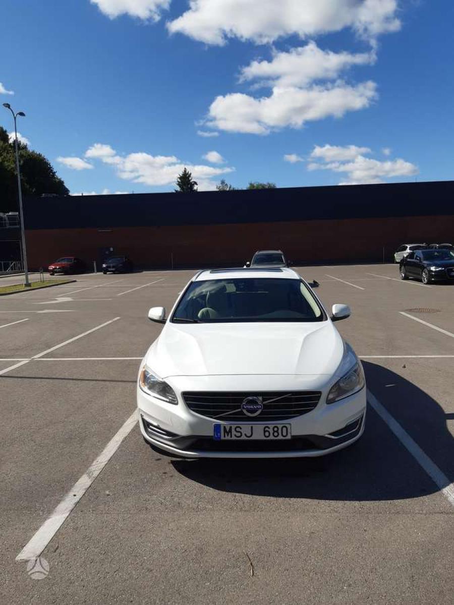 Balts Volvo V60 2015 Kauņa, ar dzinēja tilpumu 2.50 L un nobraukumu 160 tūkst. km par 10500 €, foto 3 vietnē AUTOMOTO.COM.LV