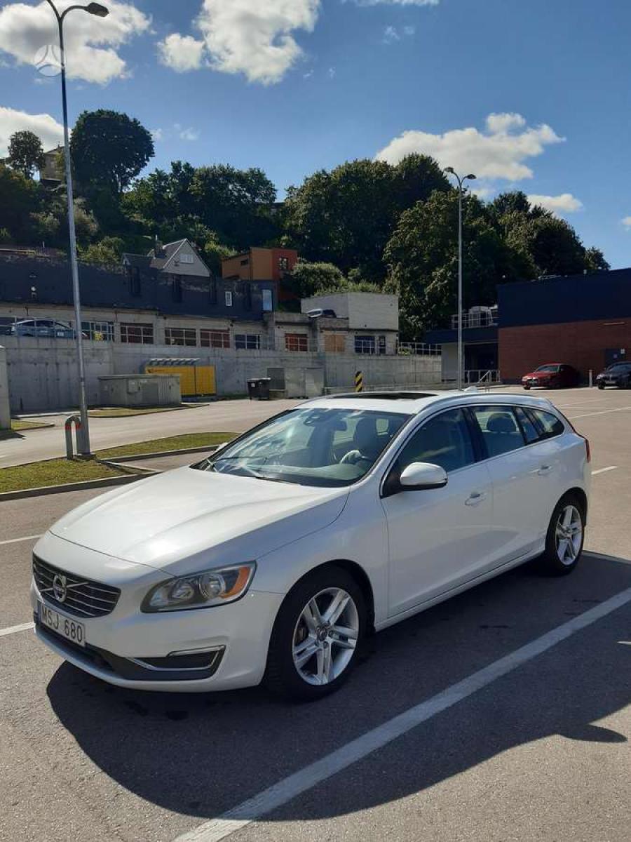 Balts Volvo V60 2015 Kauņa, ar dzinēja tilpumu 2.50 L un nobraukumu 160 tūkst. km par 10500 €, foto 4 vietnē AUTOMOTO.COM.LV