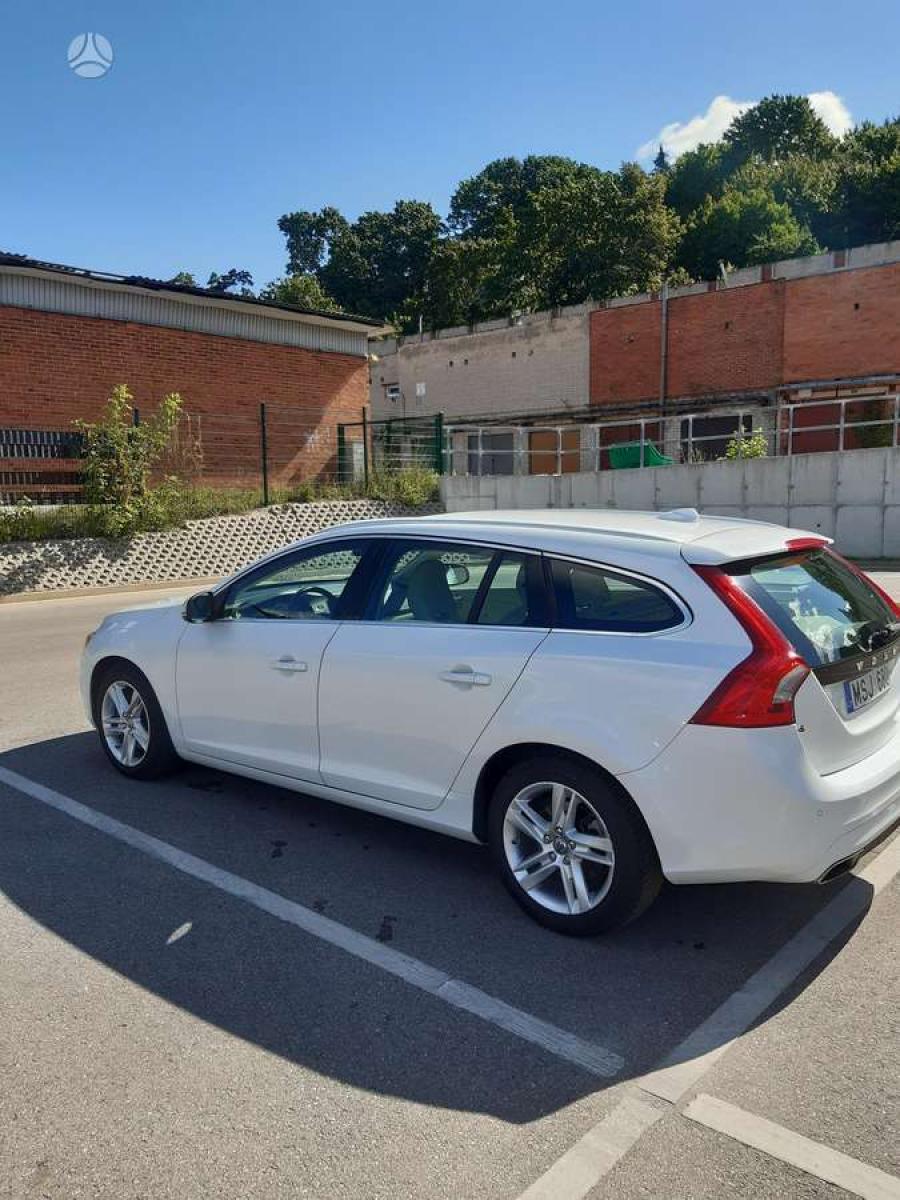 Balts Volvo V60 2015 Kauņa, ar dzinēja tilpumu 2.50 L un nobraukumu 160 tūkst. km par 10500 €, foto 5 vietnē AUTOMOTO.COM.LV