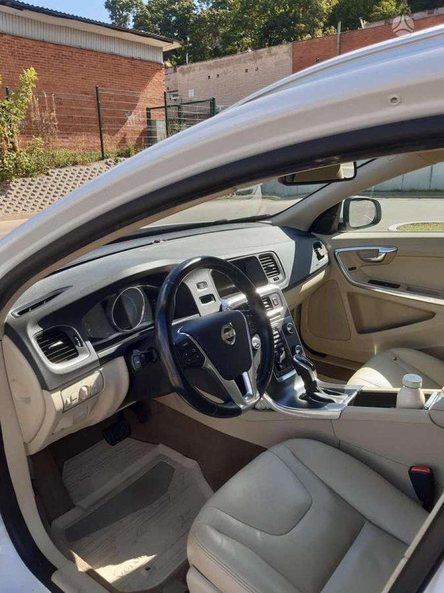Balts Volvo V60 2015 Kauņa, ar dzinēja tilpumu 2.50 L un nobraukumu 160 tūkst. km par 10500 €, foto 7 vietnē AUTOMOTO.COM.LV