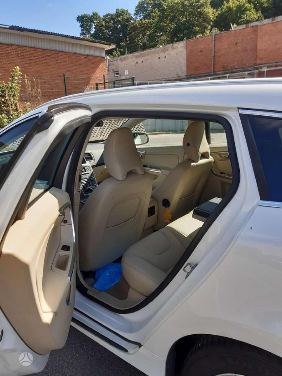 Balts Volvo V60 2015 Kauņa, ar dzinēja tilpumu 2.50 L un nobraukumu 160 tūkst. km par 10500 €, foto 8 vietnē AUTOMOTO.COM.LV