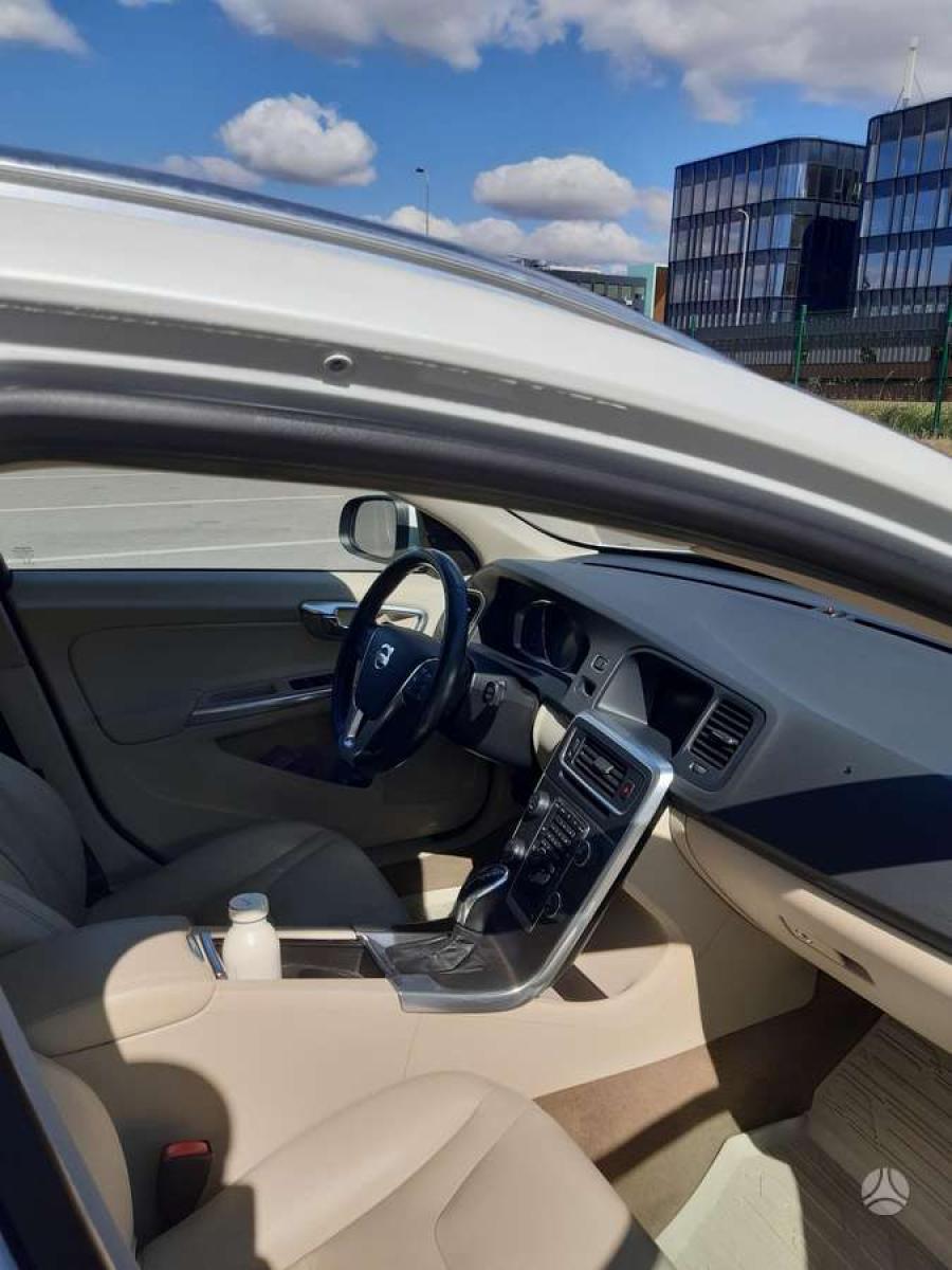Balts Volvo V60 2015 Kauņa, ar dzinēja tilpumu 2.50 L un nobraukumu 160 tūkst. km par 10500 €, foto 10 vietnē AUTOMOTO.COM.LV