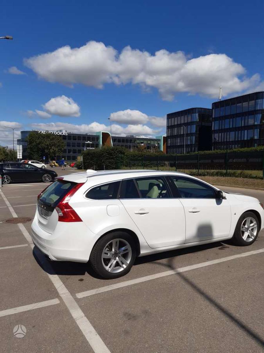 Balts Volvo V60 2015 Kauņa, ar dzinēja tilpumu 2.50 L un nobraukumu 160 tūkst. km par 10500 €, foto 12 vietnē AUTOMOTO.COM.LV