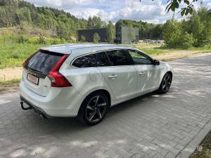 White Volvo V60 2015 in Vilnius, with an engine capacity of 2.40 L and mileage of 344 thousand km for 5999 €, photo 6 on AUTOMOTO.COM.LV