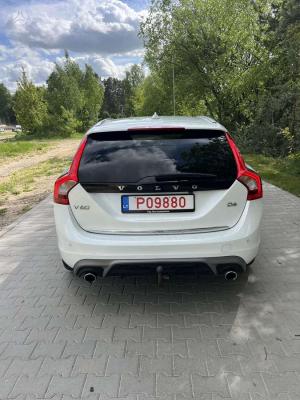 White Volvo V60 2015 in Vilnius, with an engine capacity of 2.40 L and mileage of 344 thousand km for 5999 €, photo 7 on AUTOMOTO.COM.LV