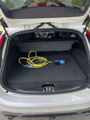 White Volvo V60 2015 in Vilnius, with an engine capacity of 2.40 L and mileage of 344 thousand km for 5999 €, photo 12 on AUTOMOTO.COM.LV