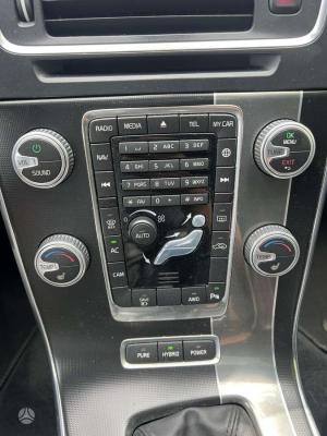 White Volvo V60 2015 in Vilnius, with an engine capacity of 2.40 L and mileage of 344 thousand km for 5999 €, photo 16 on AUTOMOTO.COM.LV