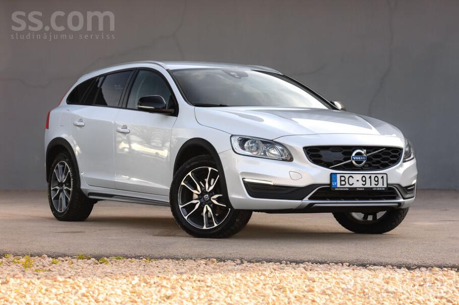 White Volvo V60 2016 in Jelgava, with an engine capacity of 2.00 L and mileage of 184 thousand km for 13600 €, photo 1 on AUTOMOTO.COM.LV
