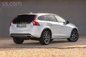 White Volvo V60 2016 in Jelgava, with an engine capacity of 2.00 L and mileage of 184 thousand km for 13600 €, photo 5 on AUTOMOTO.COM.LV