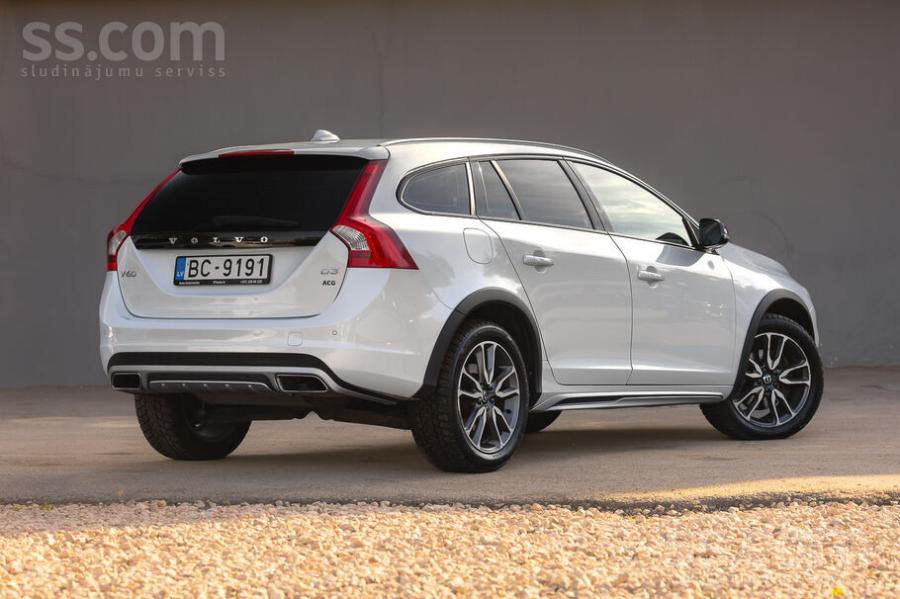 White Volvo V60 2016 in Jelgava, with an engine capacity of 2.00 L and mileage of 184 thousand km for 13600 €, photo 5 on AUTOMOTO.COM.LV